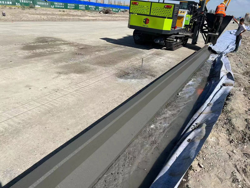 滑模机KEP-GL5（钢制大型履带）_山东卡尔普工程机械有限公司